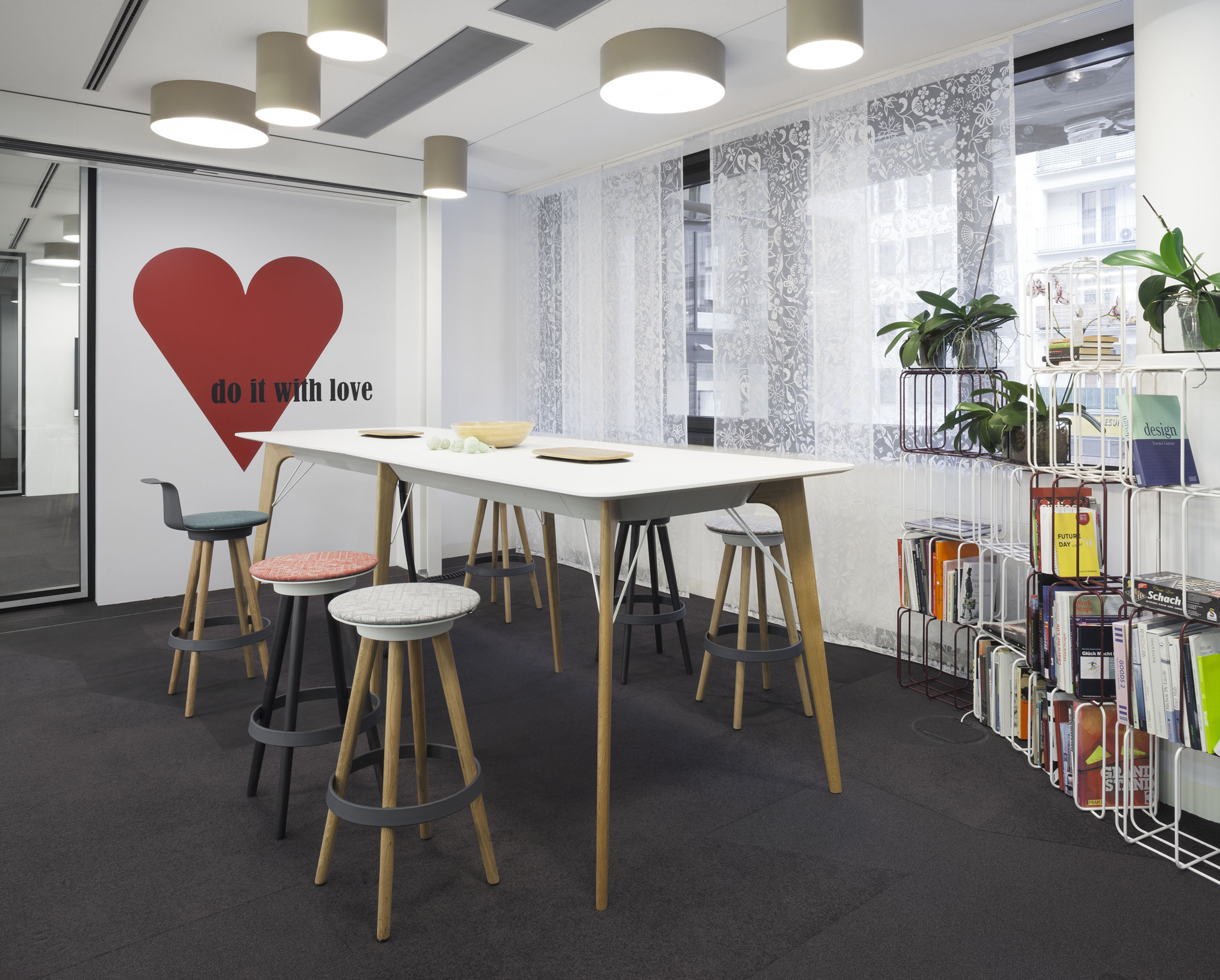 Lechner + Hayn Büroeinrichtungen | TIMBA Stool high