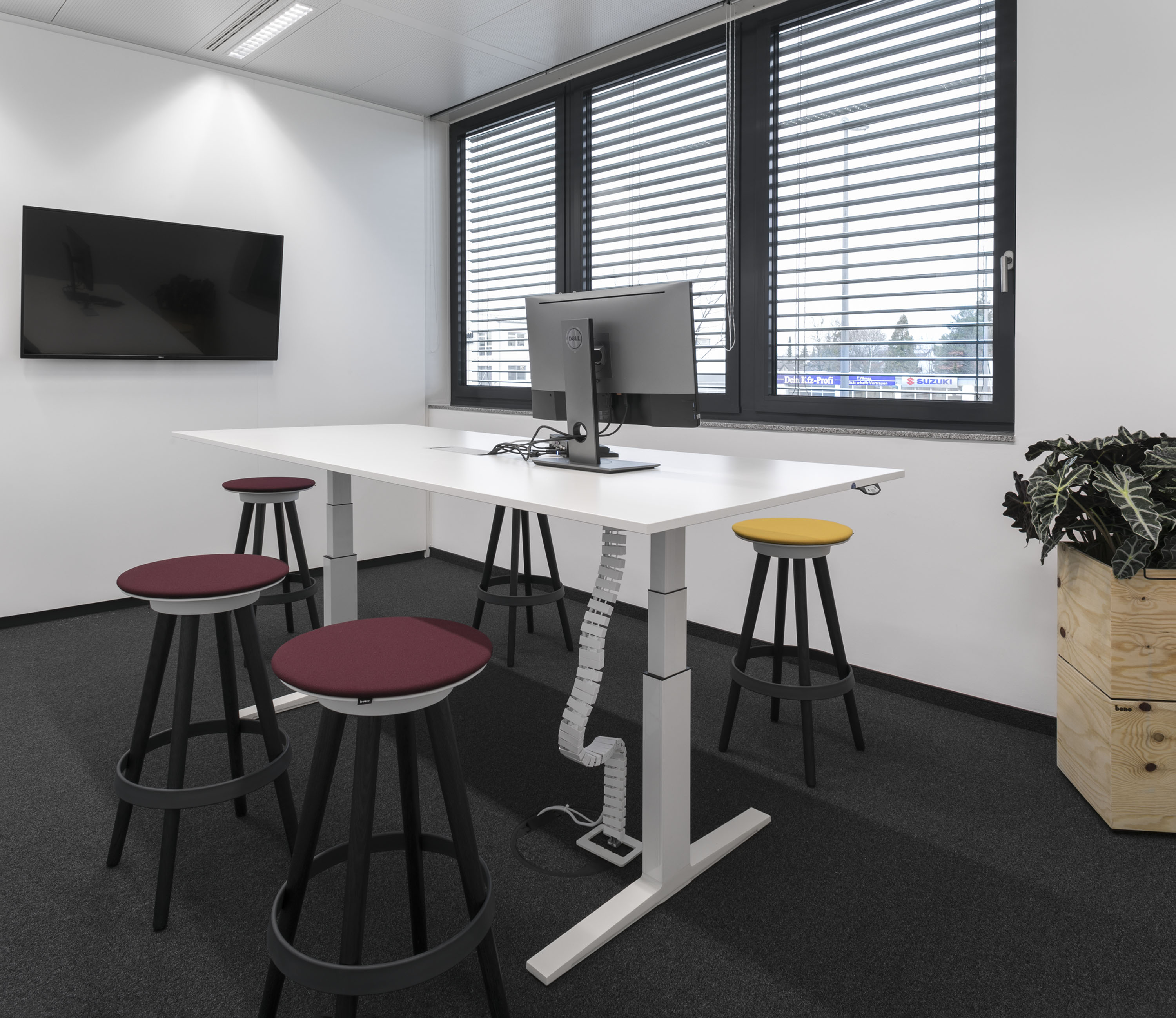 Lechner + Hayn Büroeinrichtungen | TIMBA Stool high