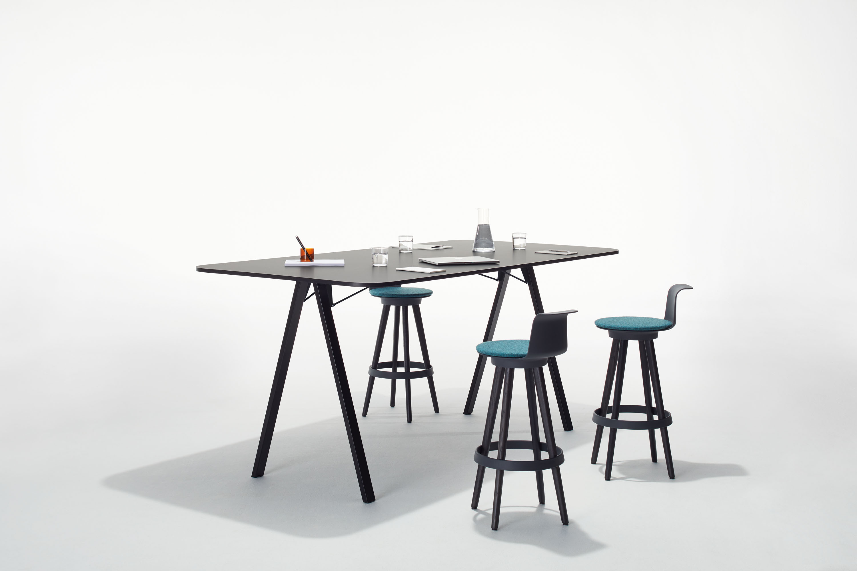 Lechner + Hayn Büroeinrichtungen | TIMBA Stool high